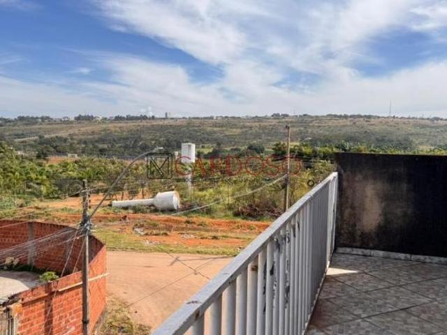 Sobrado com 5 quartos, área de lazer, qr 606 samambaia norte DF