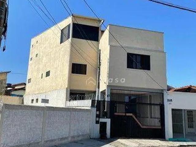 Sobrado com 5 Quartos e 4 banheiros à Venda, 325 m² por R$ 795.000