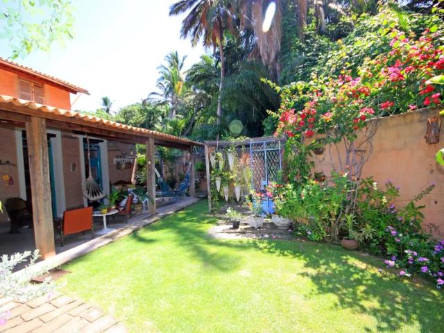 Sobrado com 5 Quartos e 5 banheiros à Venda, 250 m² por R$ 805.000