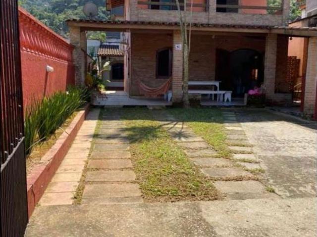 Sobrado com 5 Quartos no Lázaro – Excelente Oportunidade de Valorização em Ubatuba