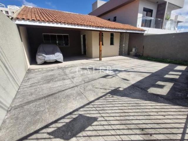 Sobrado com 5 quartos sendo 3 suítes à venda, piscina