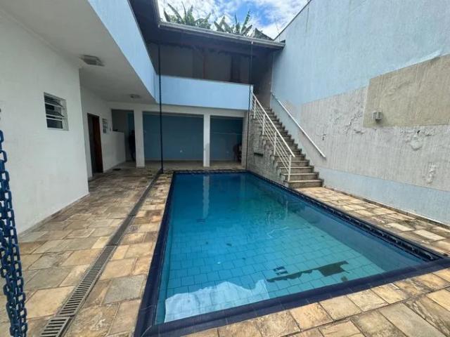 Sobrado com 5 suítes localizado no Bairro Osvaldo Cruz, em São Caetano Do Sul