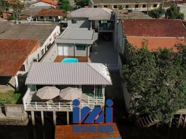 Sobrado com 5 suítes deck e piscina Pontal do Sul