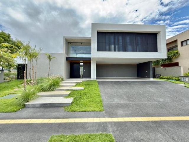 Sobrado com 5 Suítes e 467 m² no Plateau Dor em Goiânia