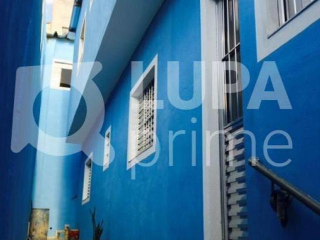 Sobrado com 6 casas à venda com 250 metros de área construída!