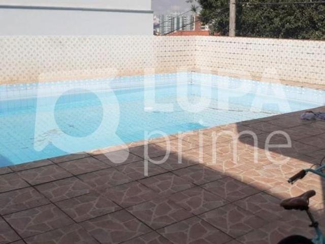Sobrado com 6 dormitórios sendo 2 suítes á venda no Jardim São Paulo