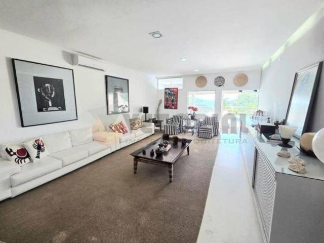 Sobrado com 6 quartos, 255 m²,venda por R$2.100.000 Massaguaçu Caraguatatuba