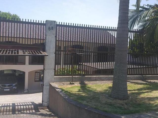 Sobrado com 6 Quartos + Casa Secundária no Tingui
