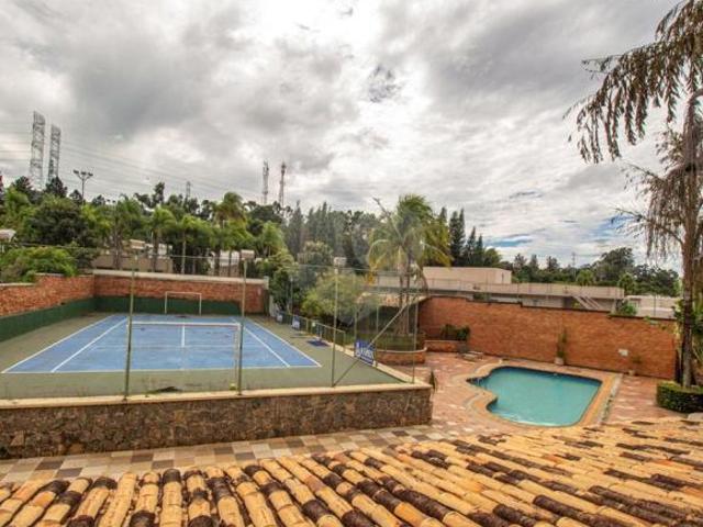 Sobrado com 6 quartos à venda em Tamboré SP