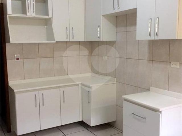 Sobrado com 6 quartos à venda em Vila hebe SP