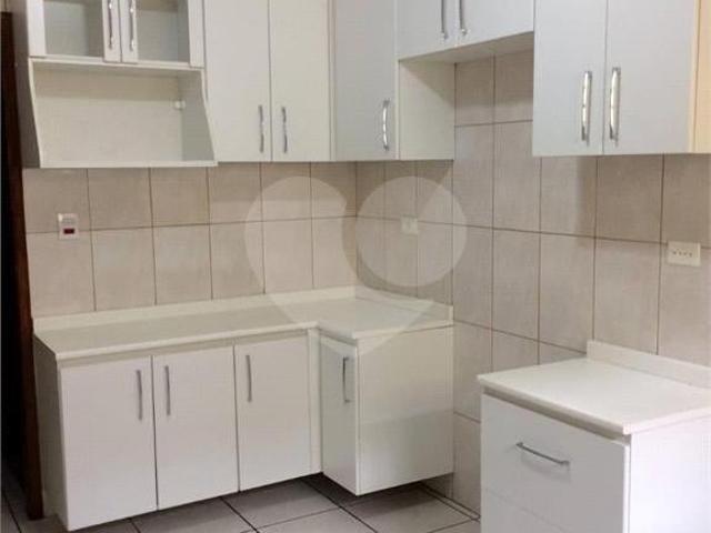 Sobrado com 6 quartos à venda em Vila hebe SP