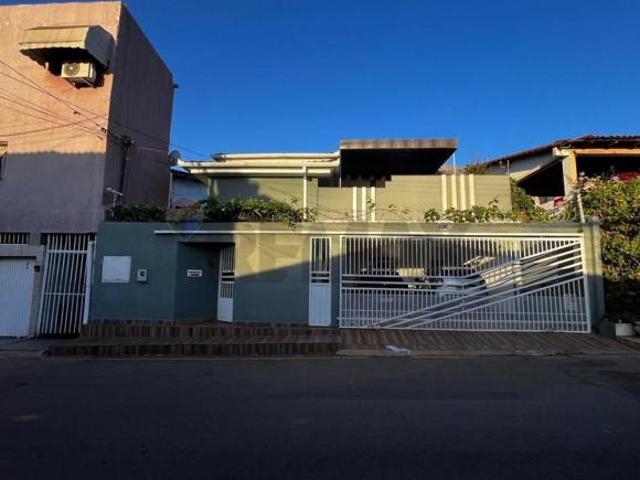 Sobrado com 6 quartos a venda na Vila Planalto