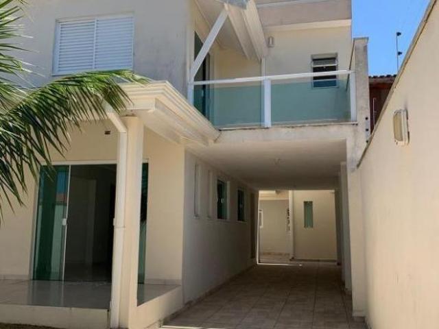 Sobrado com 7 quartos, 4 quartos na casa principal sendo 1 suíte e 3 quartos na edícula sendo um