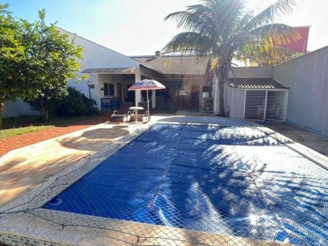 Sobrado com 7 quartos à venda no Bairro Morada da Colina Uberlândia/MG
