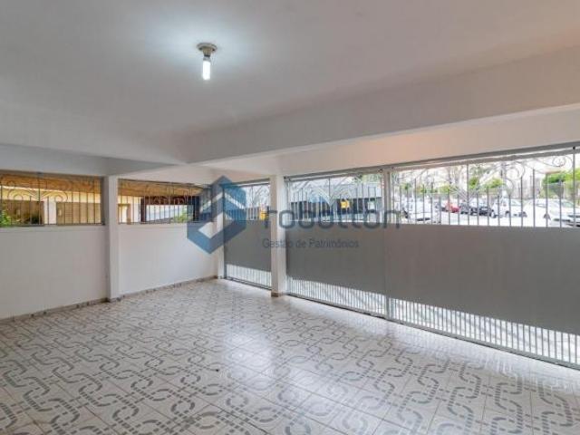 Sobrado com 7,6m de frente! 2 vagas em uma ZEU!