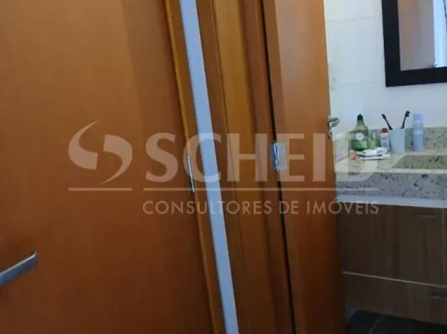 Sobrado com 80 m² de área construída, 3 dormitórios 1 suíte, 2 vagas de garagem e varanda