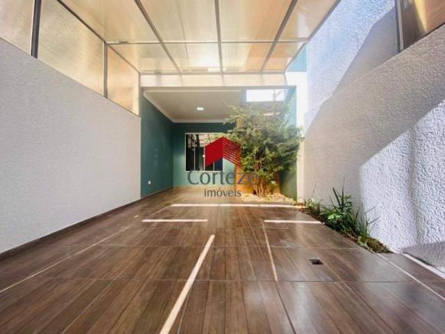 Sobrado com 82,7m² 3 quartos, à venda, no bairro Sítio Cercado em Curitiba