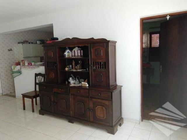 Sobrado com 8 dormitórios à venda, 316 m² Vila Jaboticabeira Taubaté/SP