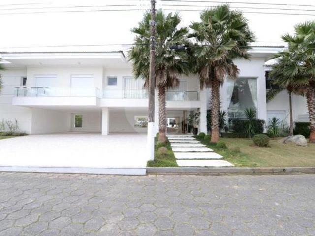 Sobrado com 8 quartos à venda em Jardim acapulco SP