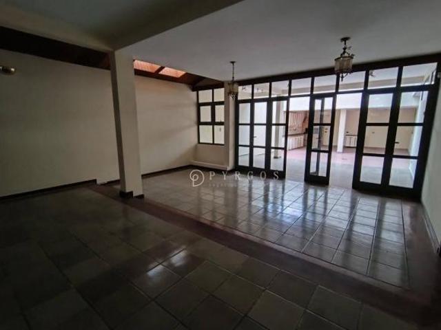 Sobrado com 9 dormitórios à venda, 600 m² por R$ 1.100.000,00 Centro Jacareí/SP