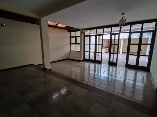 Sobrado com 9 dormitórios à venda, 600 m² por R$ 1.100.000,00 Centro Jacareí/SP