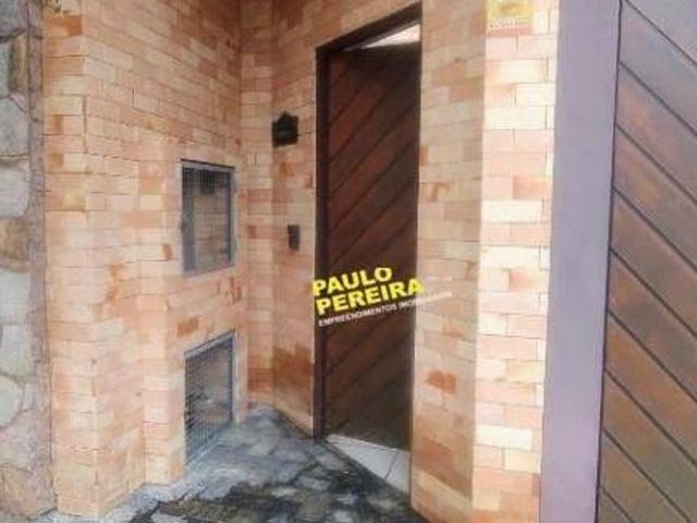 Sobrado com 03 Dorm e 04 vagas no Jd. Santa Clara