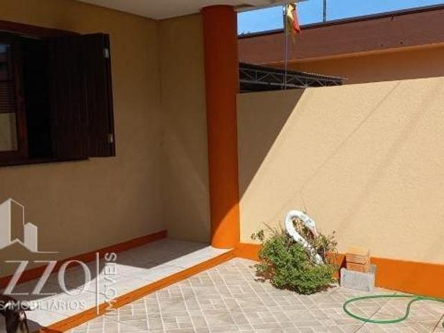 Sobrado com 03 dormitórios