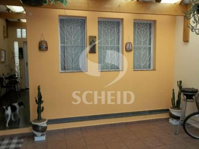 Sobrado com 03 dormitórios, 01 suíte, 04 banheiros e 02 vagas em 120m²!
