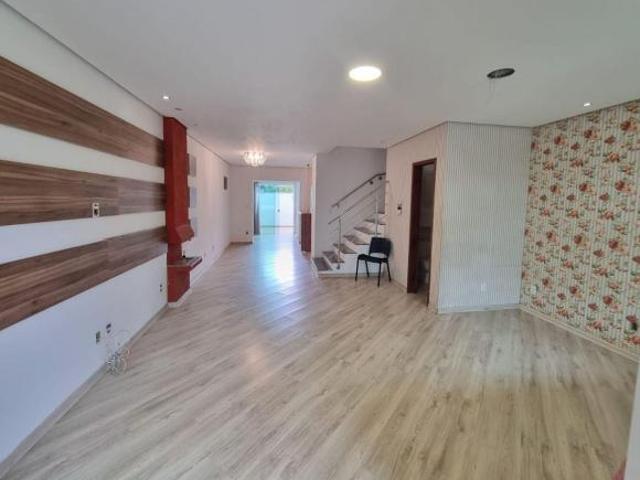 Sobrado com 03 Dormitórios / Terraço / Pátio e Churrasqueira