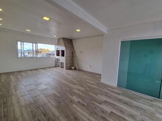 Sobrado com 03 Dormitórios / Terraço / Pátio e Churrasqueira