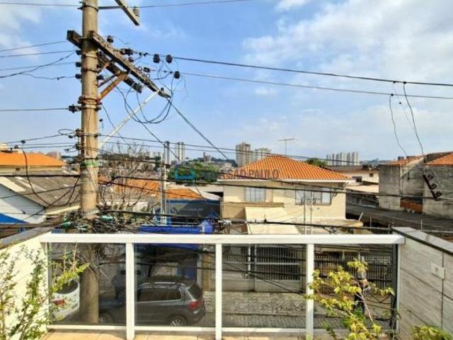 Sobrado com 03 dormitórios e 01 vaga
