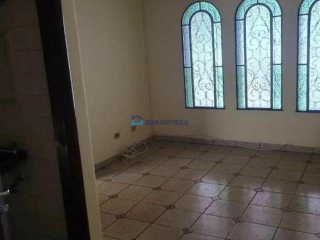 Sobrado com 03 dormitórios e 147m²