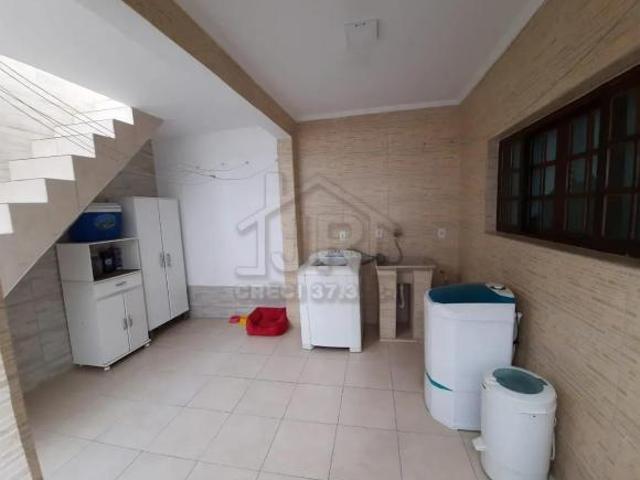 Sobrado com 03 dormitórios para Financiamento em ótima Localização no Jardim Zaira 04 em Mauá/SP. 02
