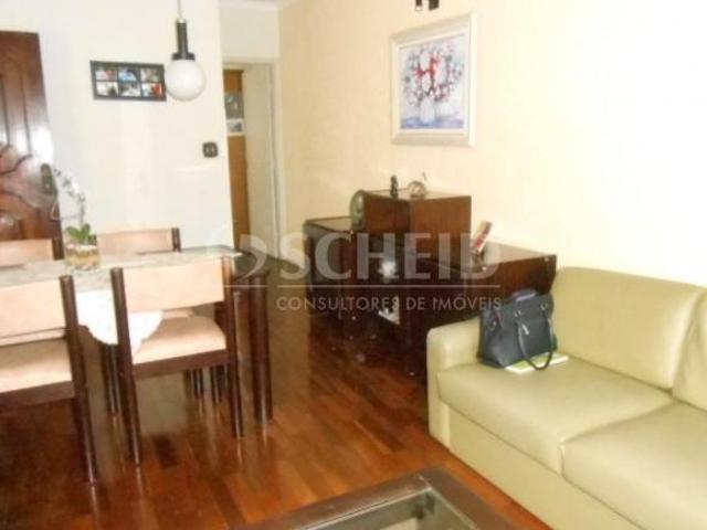 Sobrado com 03 dorms, sendo 01 suíte, 02 vagas, copa e cozinha