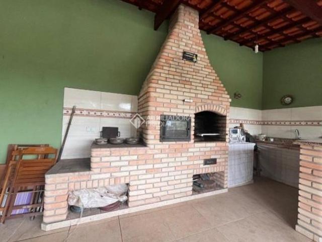 Sobrado com 03 quarto 1 suíte, sala ampla, sala de jantar, cozinha planejada, 05 Vagas