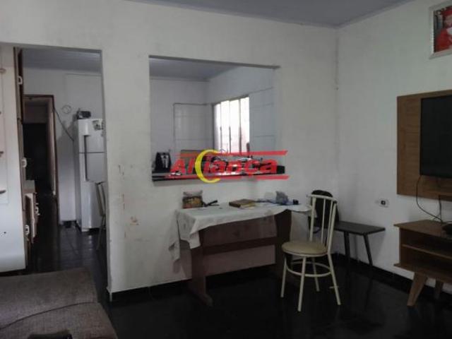 Sobrado com 03 quartos, sala, cozinha, 03 vagas de garagem cobertas, cpróximo ao Sesi Jd. Adriana