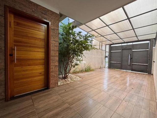 Sobrado Com 03 Quartos Sendo um deles com suite no Sítio Cercado Curitiba