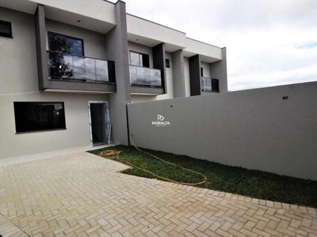 Sobrado com 03 quartos sendo uma suite no Xaxim