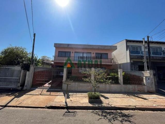 Sobrado com 03 quartos sendo 01 suíte na região Leste de Londrina