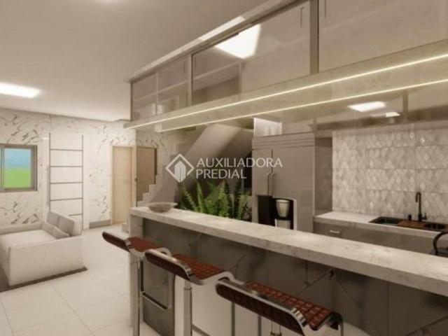Sobrado com 03 quartos sendo 01 suíte Fino acabamento, 03 Vagas de garagem