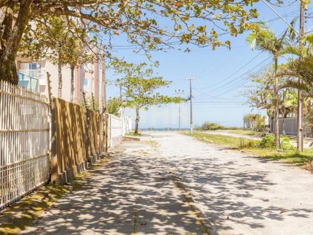 Sobrado com 03 suítes e 03 vagas de garagem Balneá