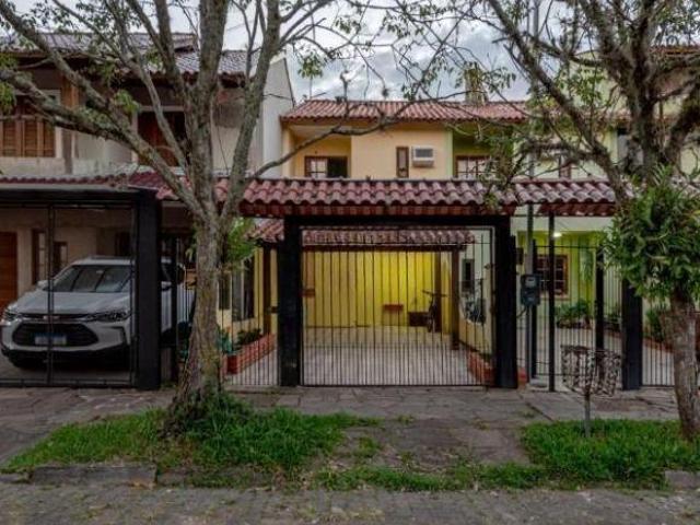 Sobrado com 02 dormit´rios, 02 vagas de garagem no Bairro Hipica