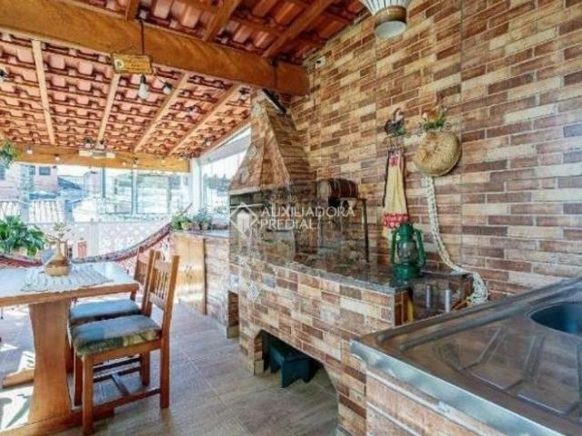 Sobrado com 02 suítes, Área gourmet, Fino acabamento, 02 vagas Estuda Permuta !