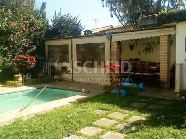 Sobrado com 04 dormitórios, 02 suítes, 06 banheiros e 06 vagas em 386m²!