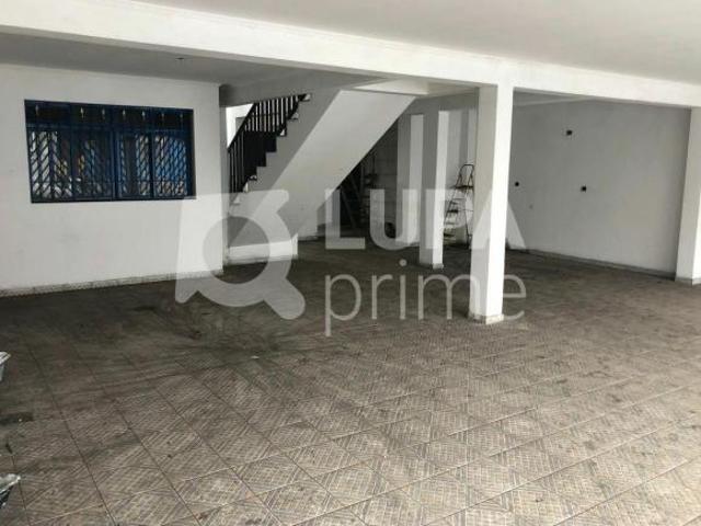 Sobrado com 04 dormitórios 04 vagas para venda na Vila Gustavo