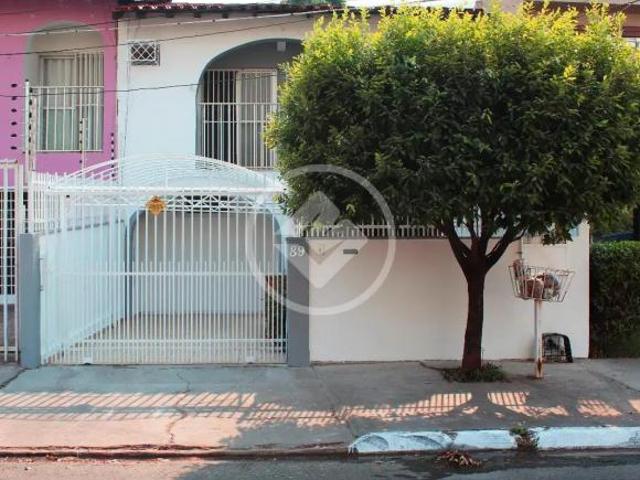 Sobrado com 04 dormitórios em excelente localização!