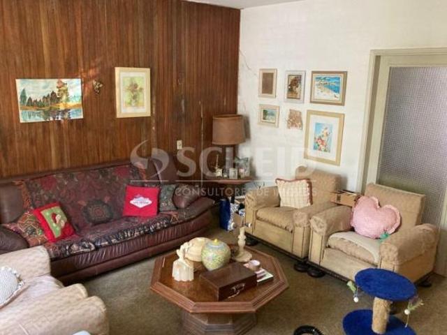 Sobrado com 04 dormitórios em Indianópolis