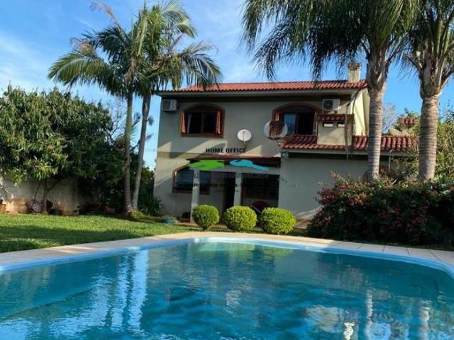 SOBRADO COM 04 DORMITÓRIOS, PÁTIO E PISCINA