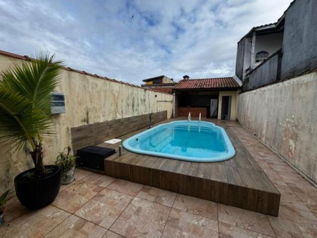 Sobrado com 04 quartos e com piscina em Itanhaém