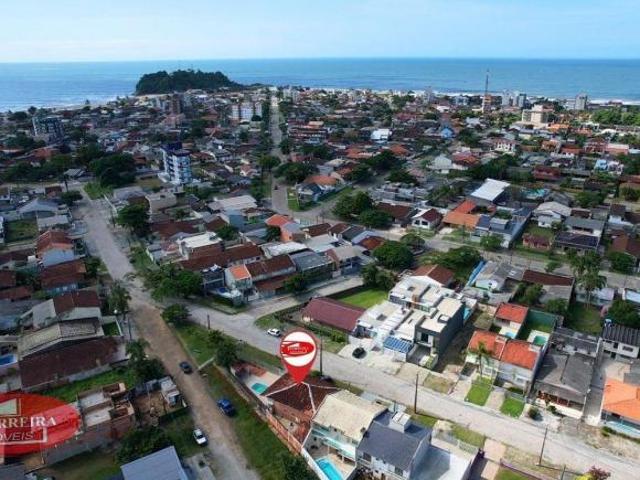 Sobrado com 04 quartos e Piscina a 700m da Praia